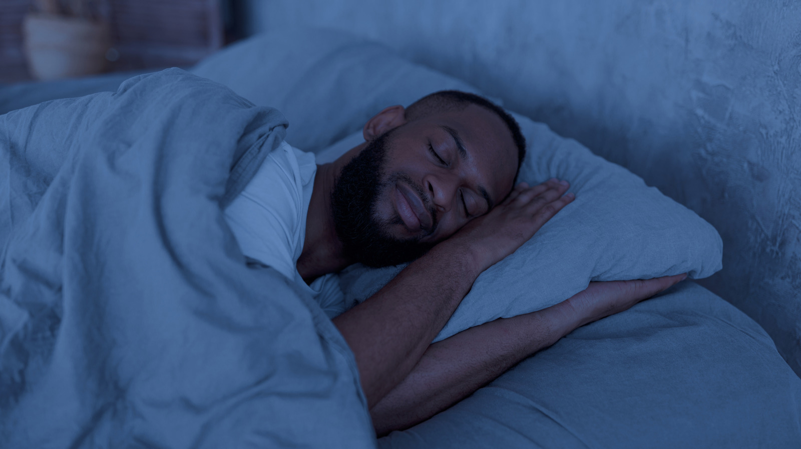 2 Reasons You Should Sleep On Your Left Side
