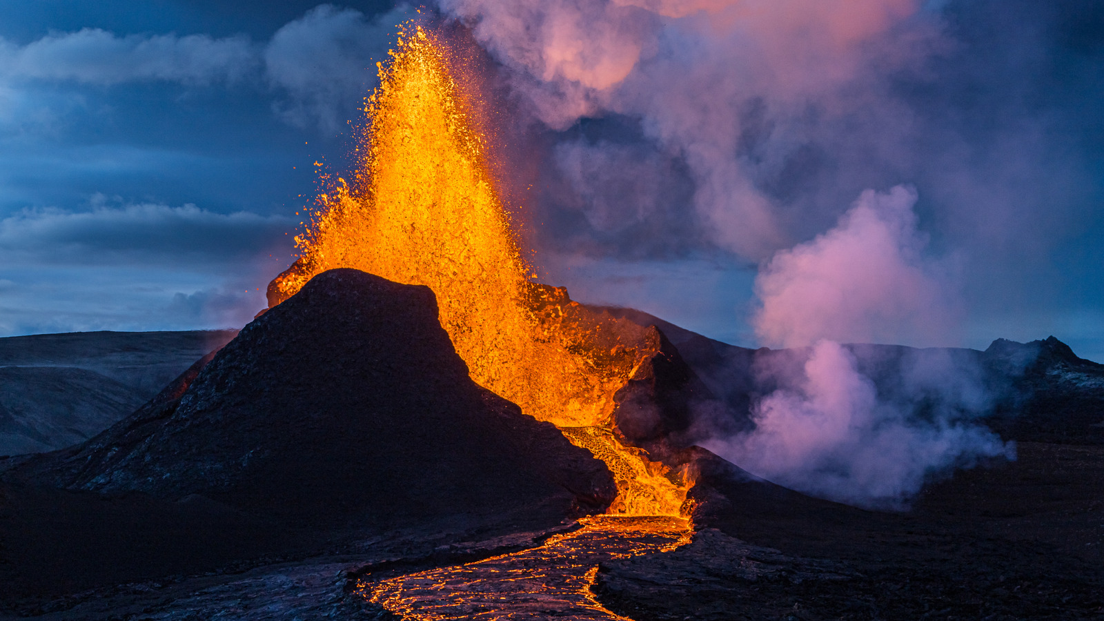 Stages Of A Volcano Eruption