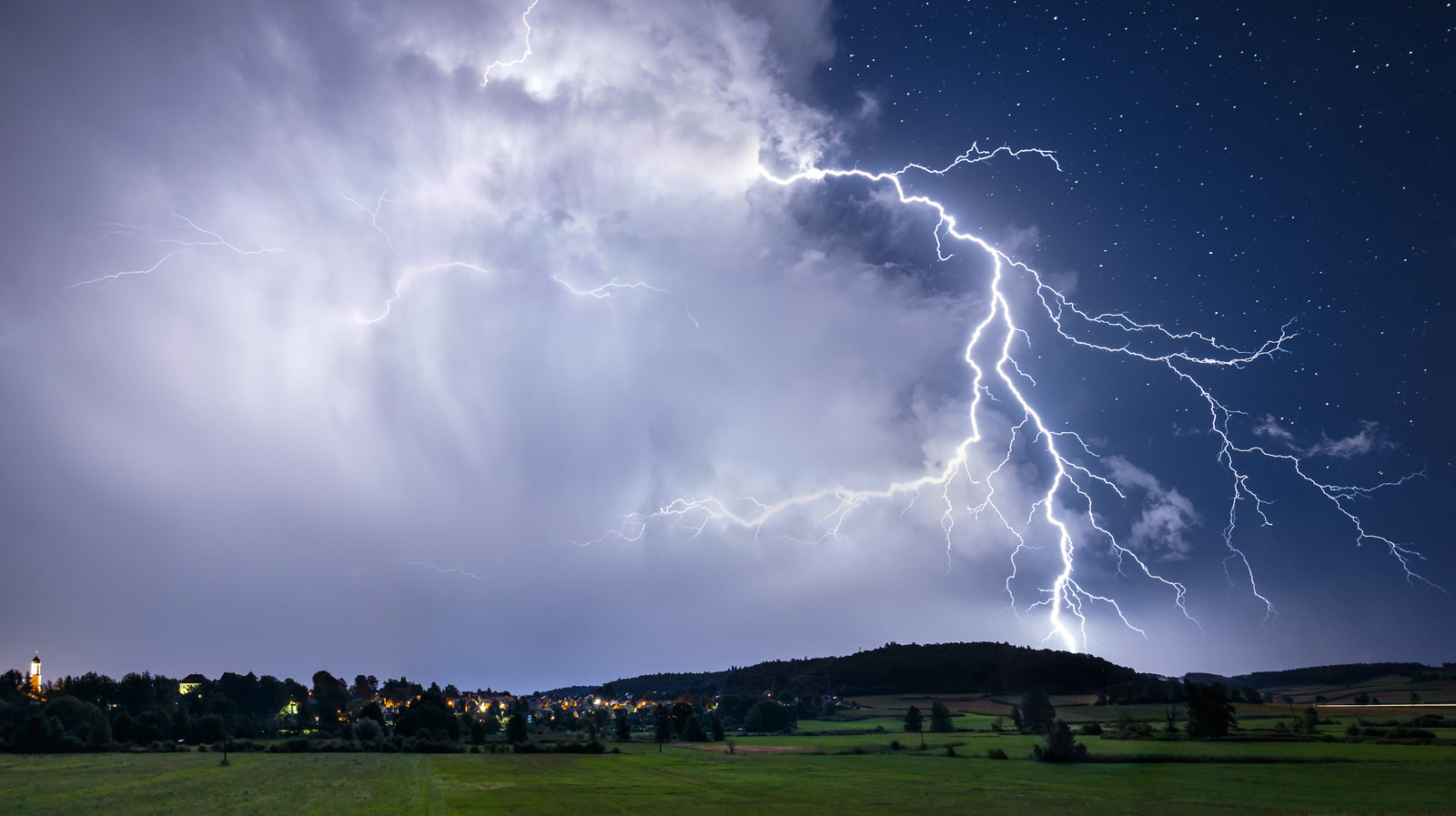 The Record-Breaking Lightning Strike That Crossed An Unbelievable Distance