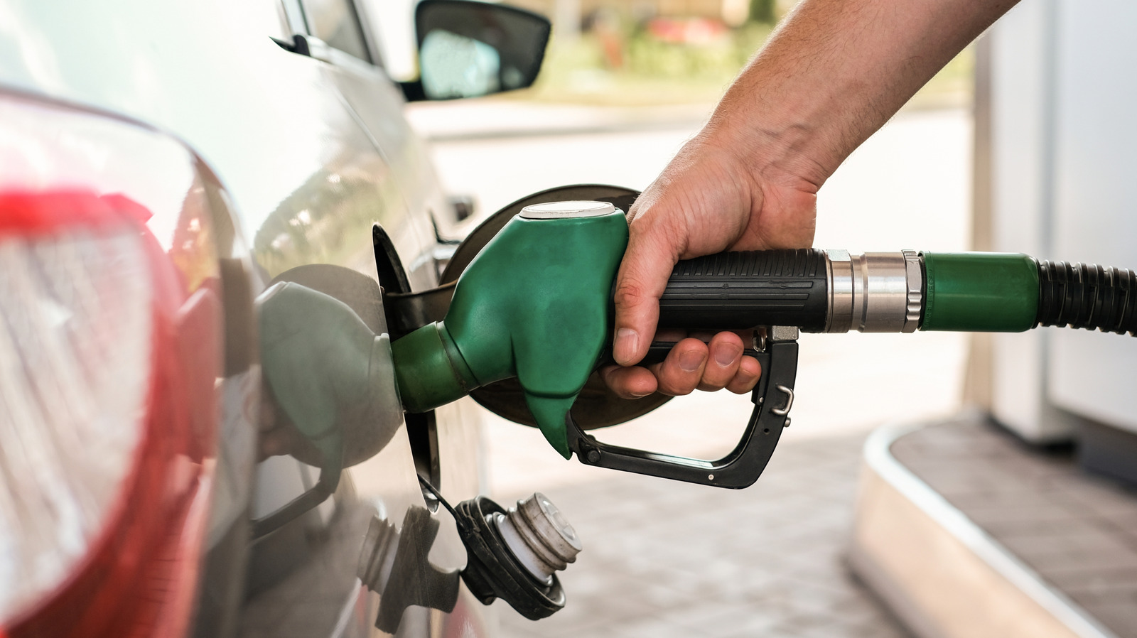 The Simple Trick That Could Save Your Life When Pumping Gas In The Winter